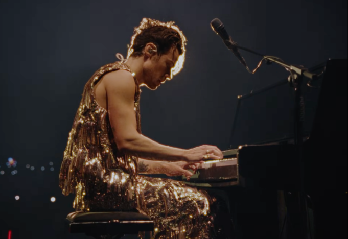 哈里·斯泰爾斯 (Harry Styles) 在 YouTube 上發布了一段名為“永遠，永遠”的驚喜視頻 | 市民時報